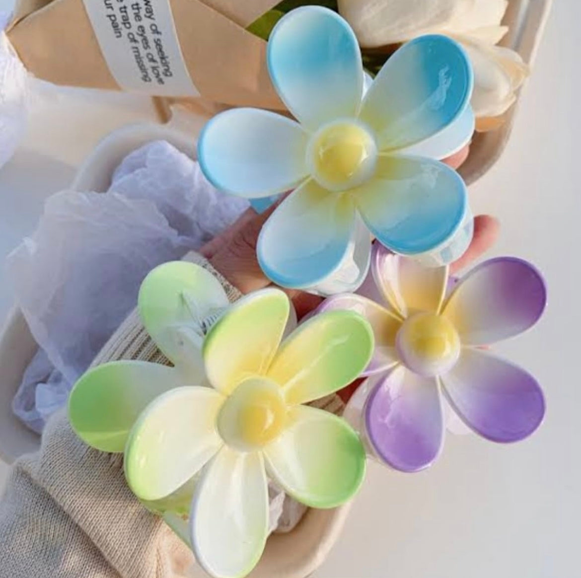 Mini flower clutcher | Ombre flower clutcher (1pcs) – Stapleberry